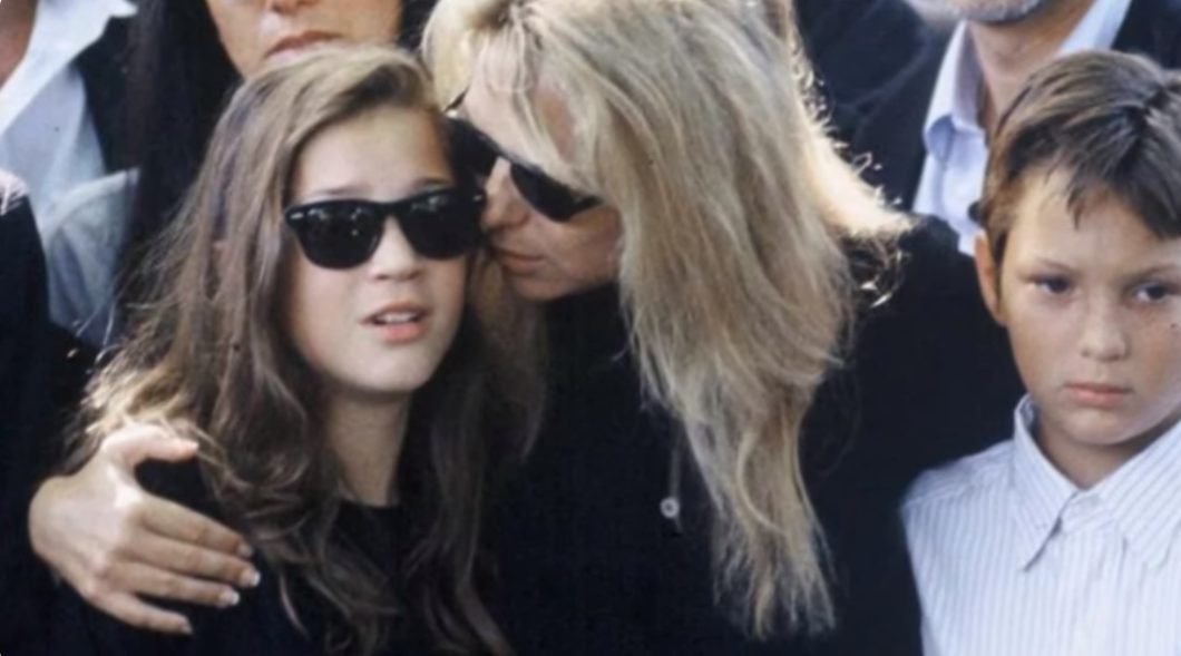 Raphaël Hamburger ET SA Nouvelle Compagne - LaCélébrité